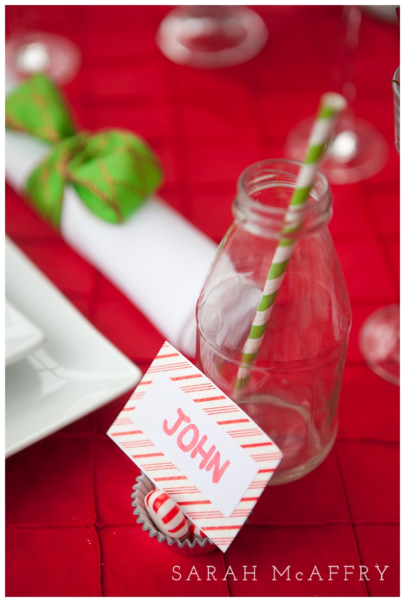 5 Holiday Table Ideas on a Budget | Custom Love Gifts